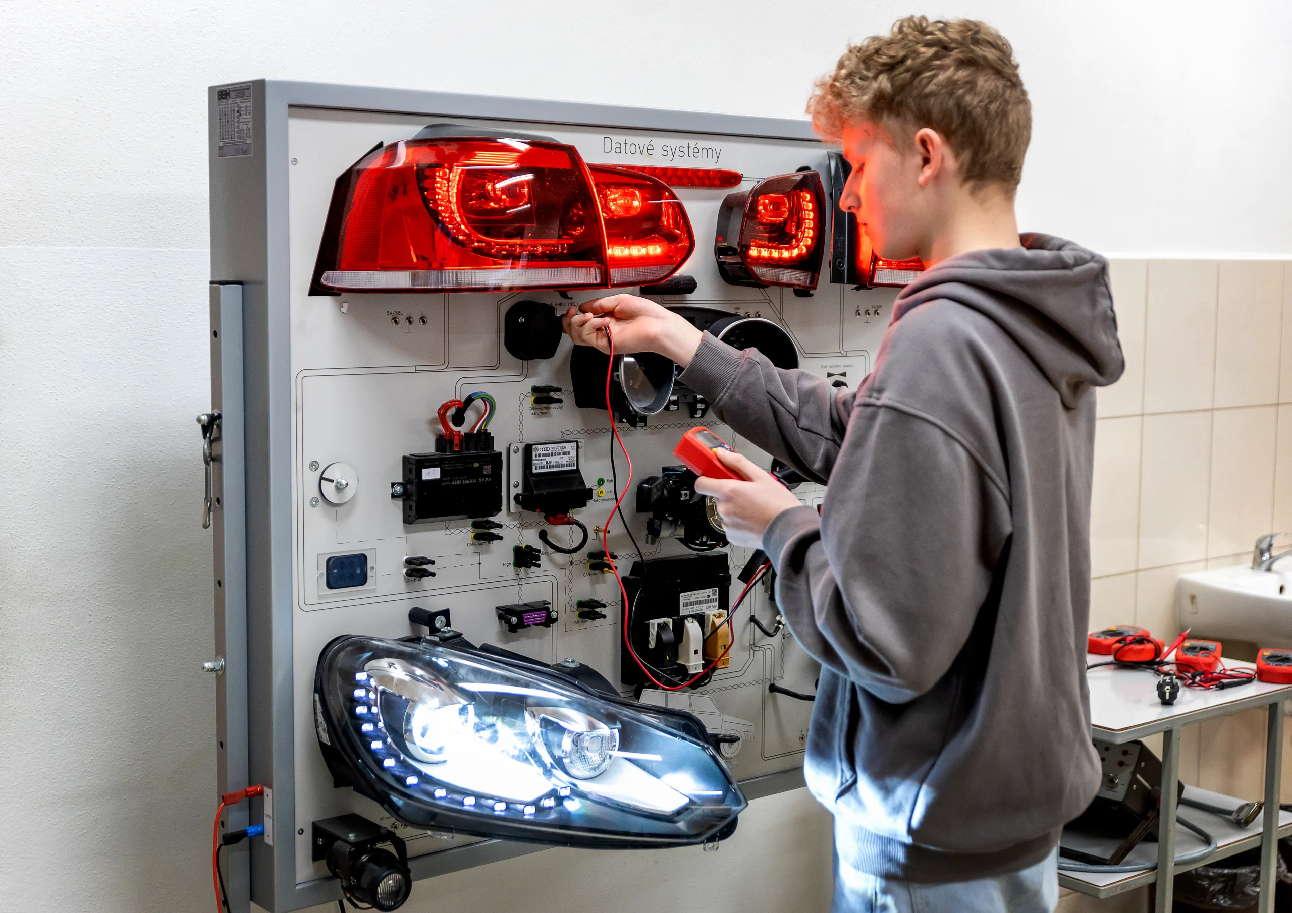 Autotronik - VOŠ, SPŠ automobilní a technická